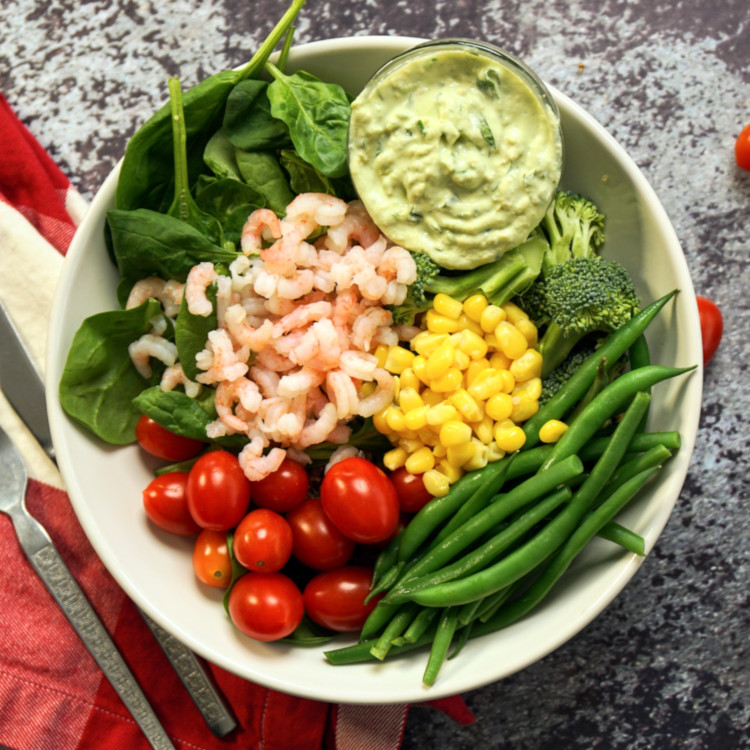 Salade de crevettes de Matane, petits légumes et maïs | Antoine.ca